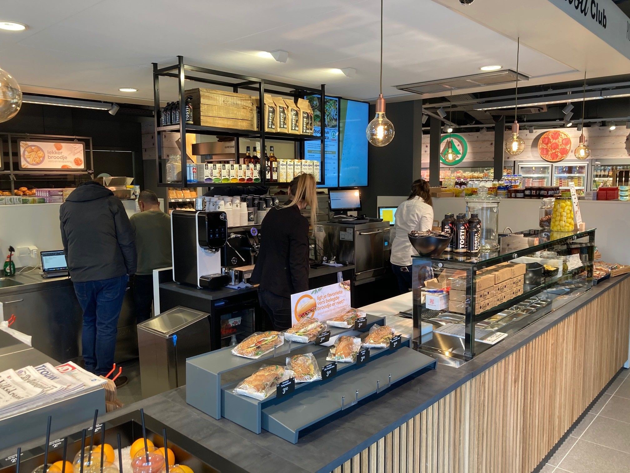 SPAR | SPAR opent nieuwe vestiging met The Tosti Club in Amsterdam